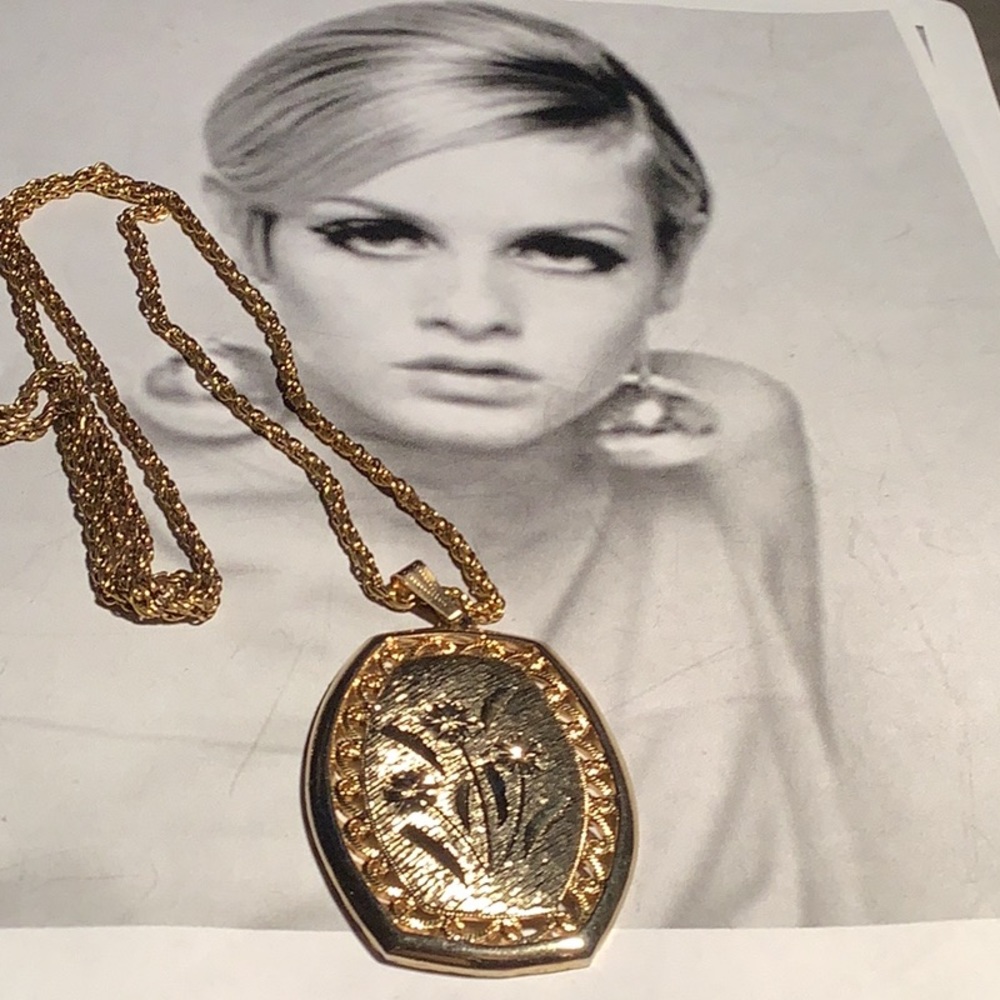 Large Vintage Heavy Etched Medallion With Open Floral… - Gem